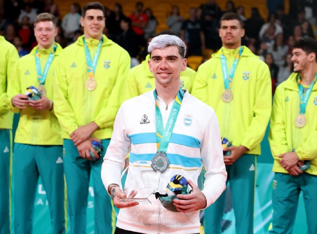 Un jugador de la Selección Argentina de vóley imitó el escorpión de ...