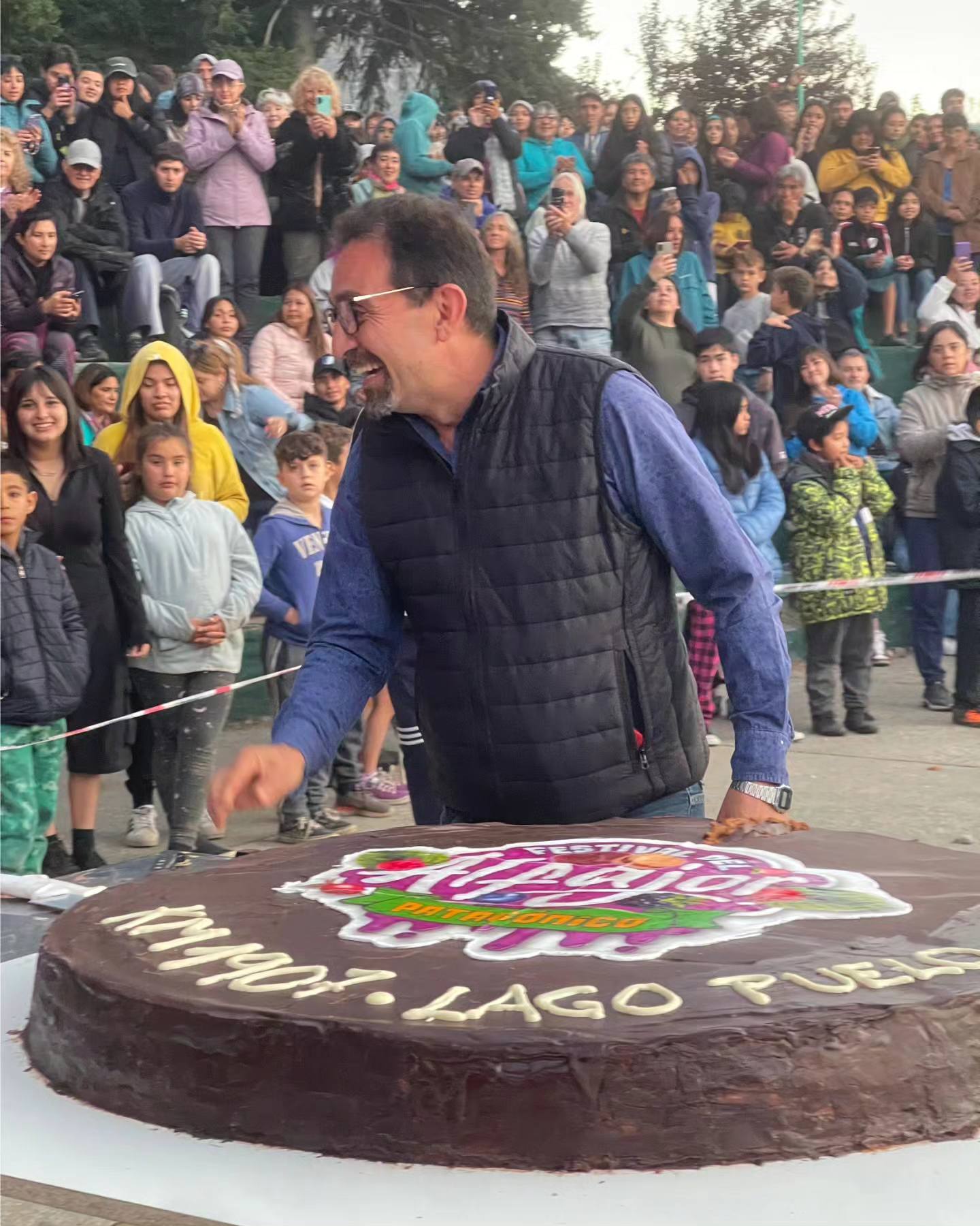 Lago Puelo presentó el alfajor más grande de la Patagonia, de 76 kilos ...