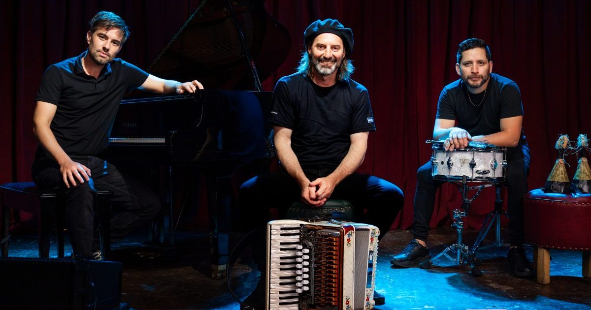 Chango Spasiuk vuelve a la región en formato de trío y con el piano ...