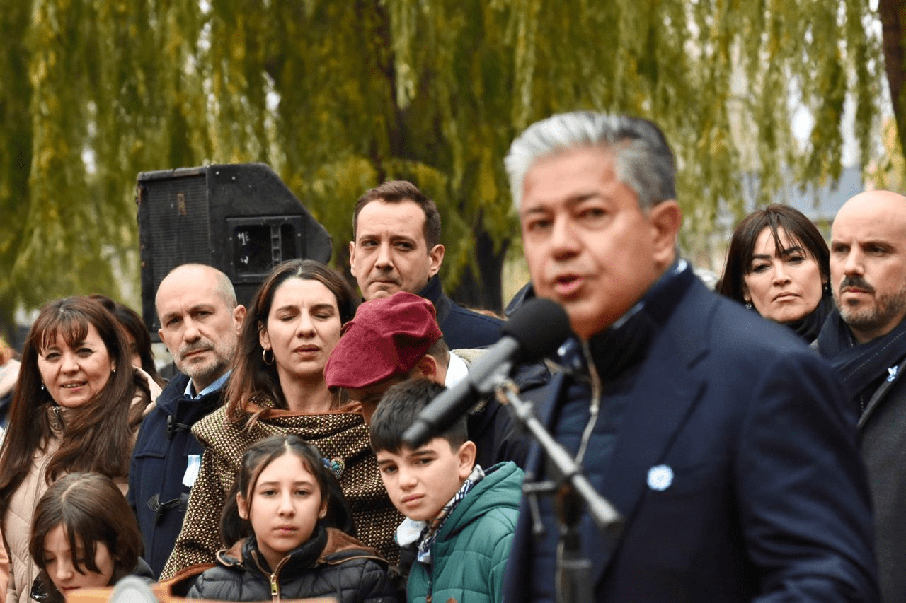 Rolando Figueroa viajó de ver al papa Francisco a Neuquén para el acto del 25 de Mayo, pero no ...
