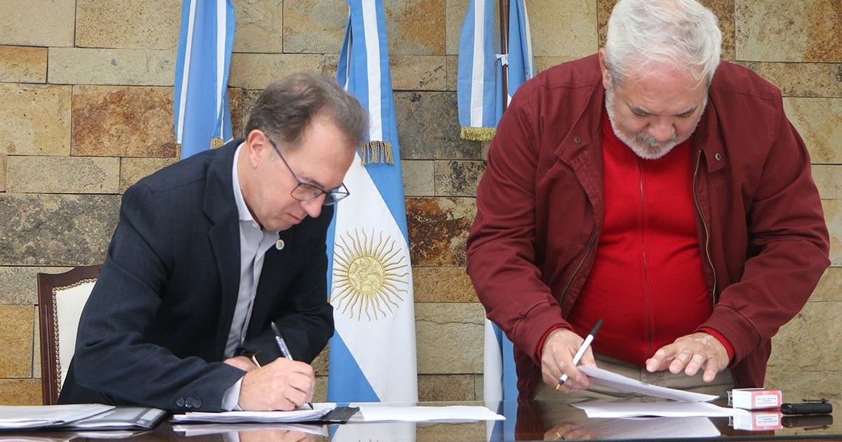 Plottier con nuevos colectivos y recorridos: se firmó el nuevo contrato ...