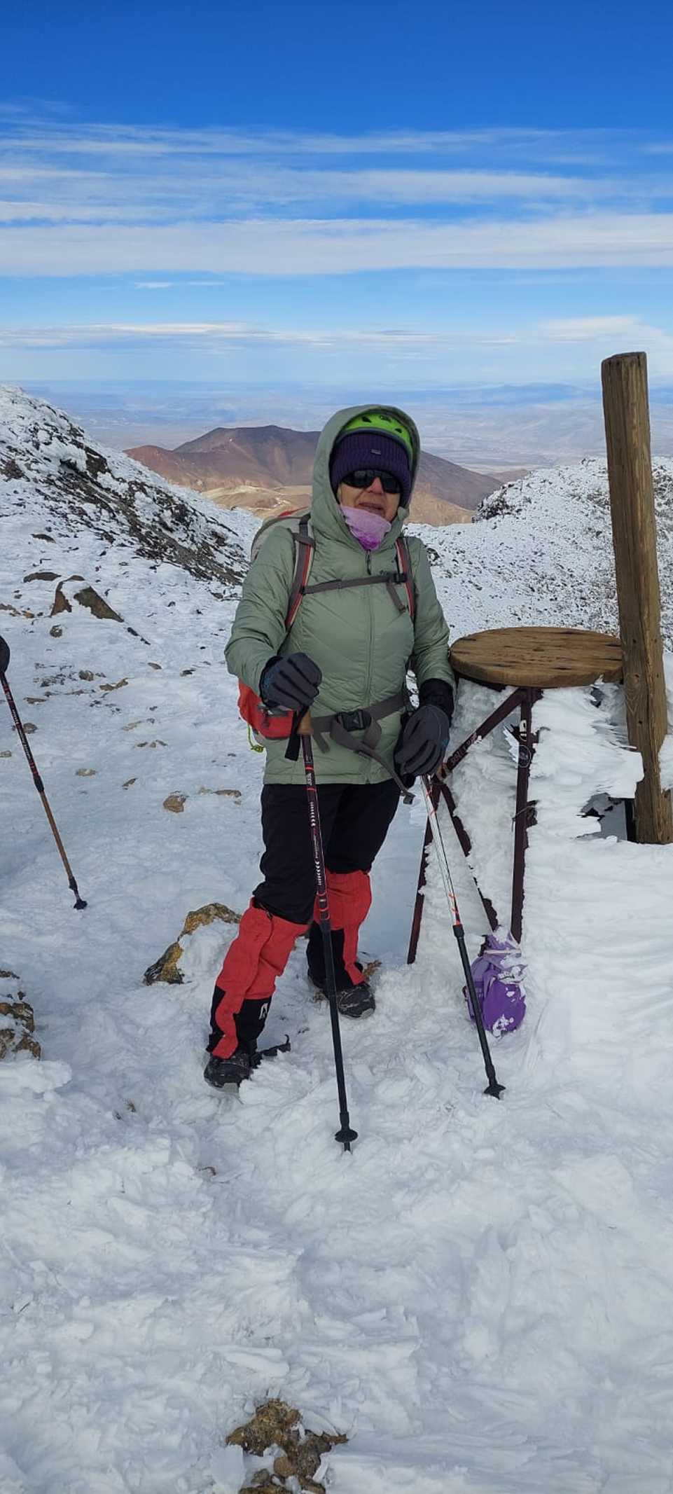 Norte neuquino: a los 70, Sonia subió el volcán Tromen, la segunda ...