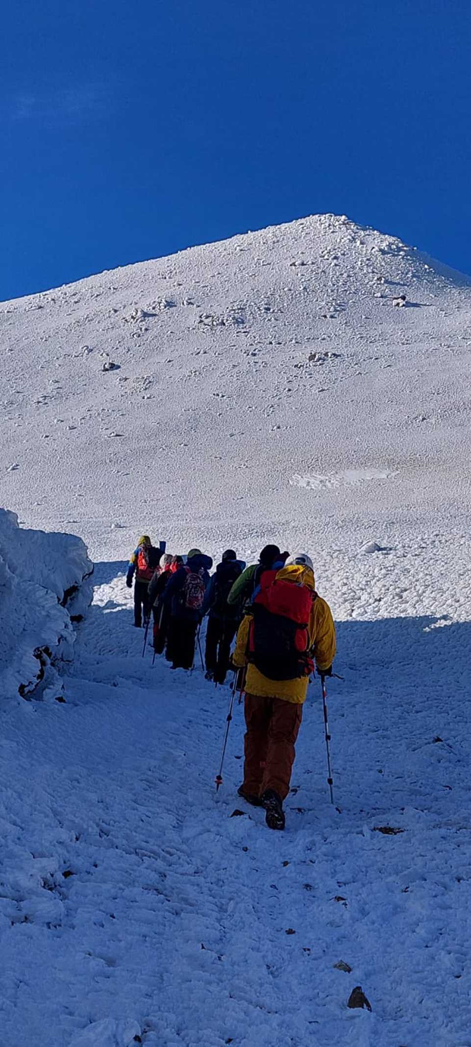 Norte neuquino: a los 70, Sonia subió el volcán Tromen, la segunda ...