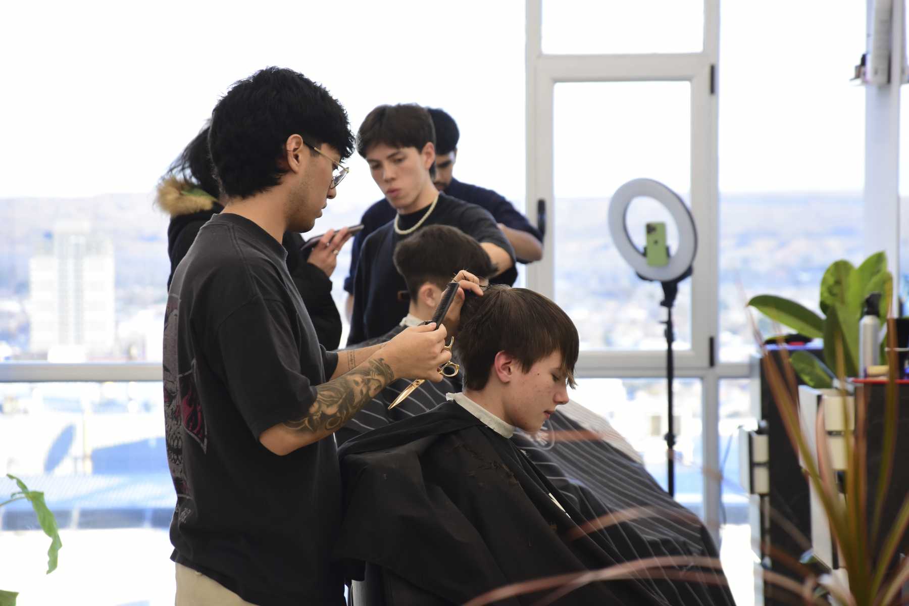 Barberías de Neuquén, el furor de los adolescentes sin barba - Diario ...