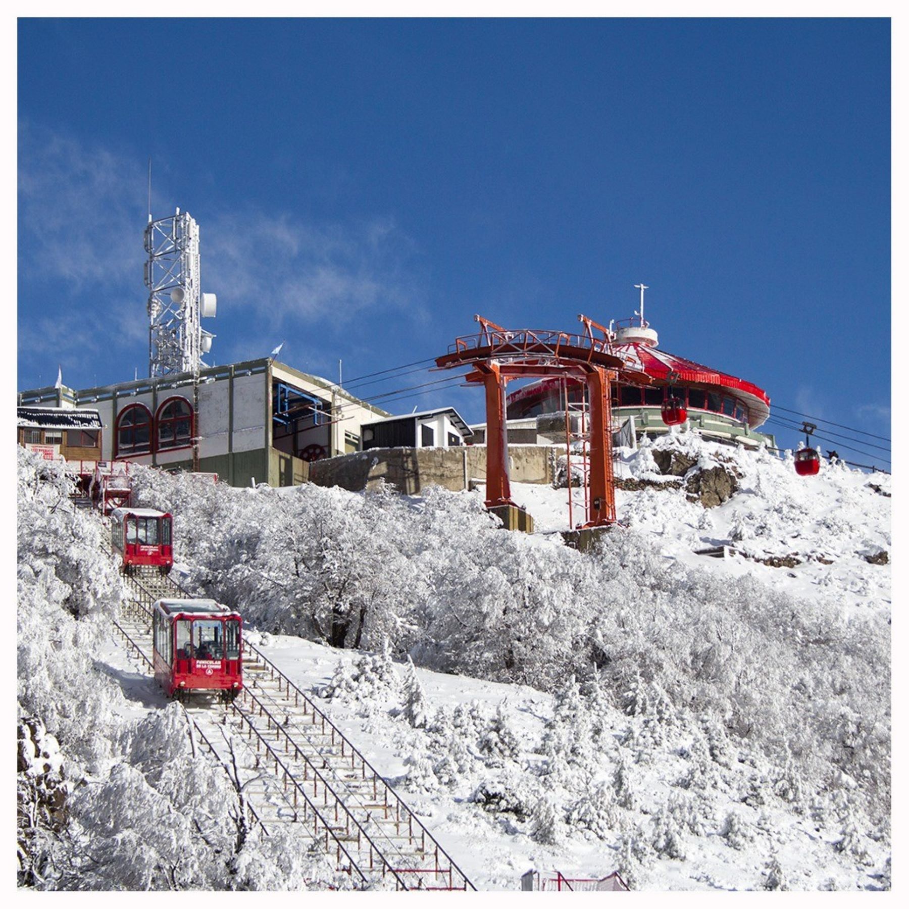 Bariloche llena de nieve desde la cumbre más linda: abrió el Teleférico ...