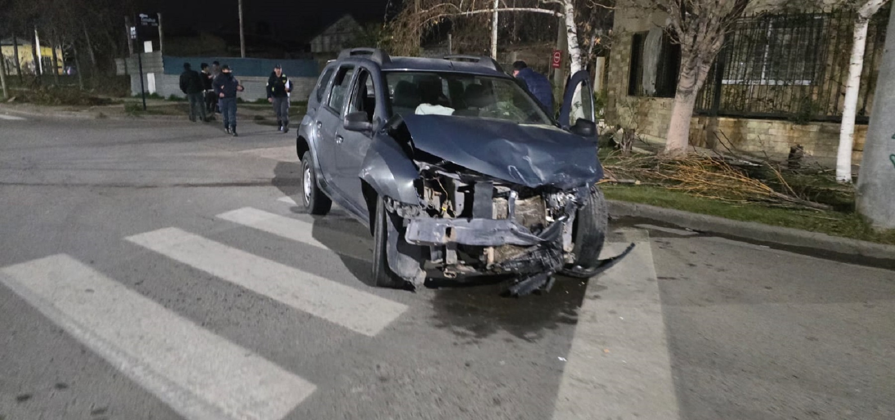 Insólito choque en Neuquén: impactaron contra un auto y escaparon ...