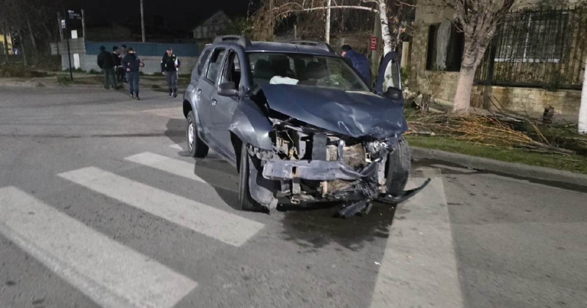 Insólito choque en Neuquén: impactaron contra un auto y escaparon ...
