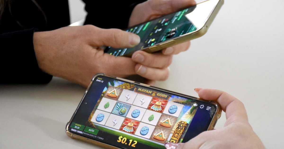 Juegos de azar on line en adolescentes y sus vínculos con la captación ...