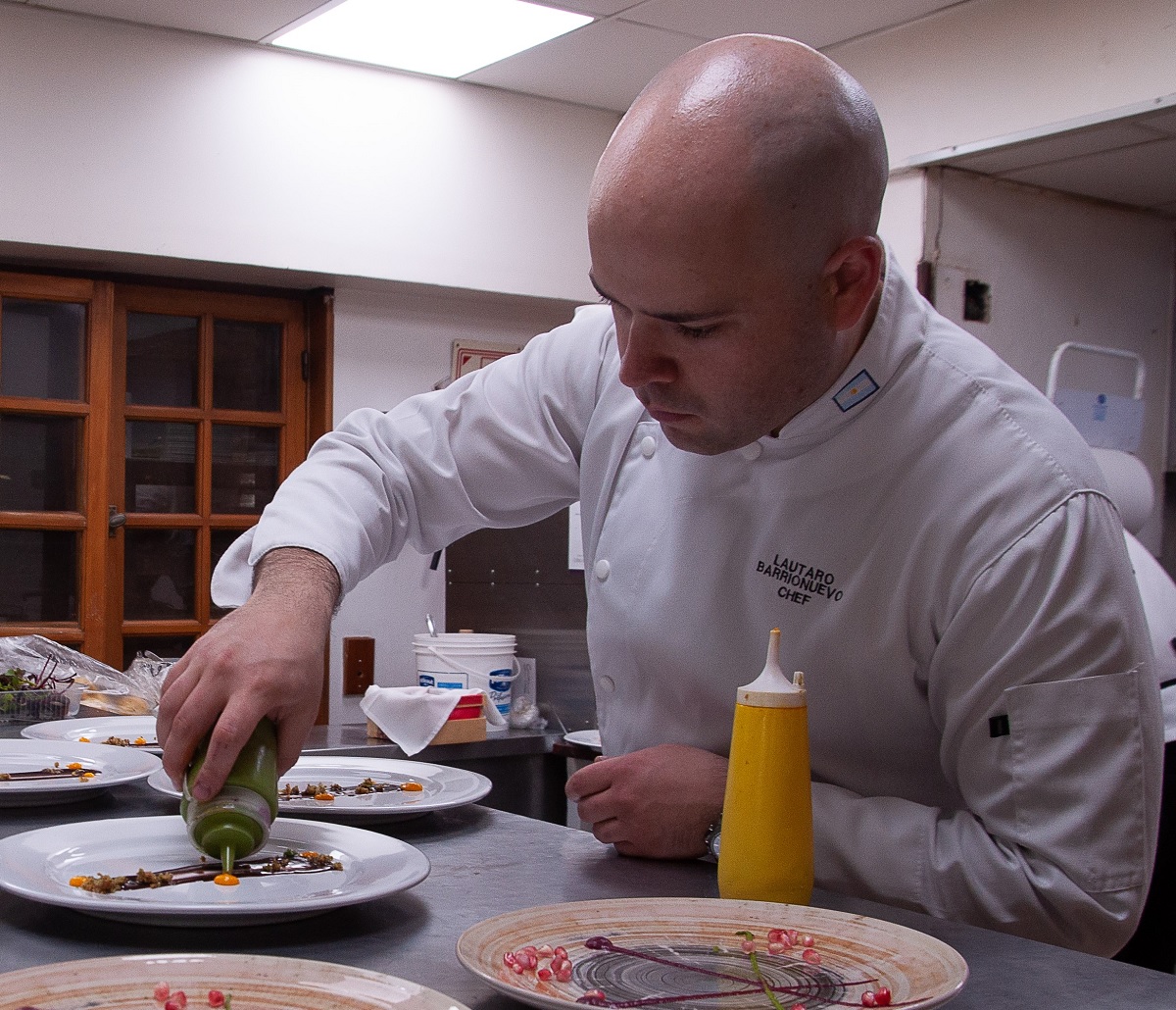 En Centenario la cocina fusión va de la mano del chef Lautaro ...
