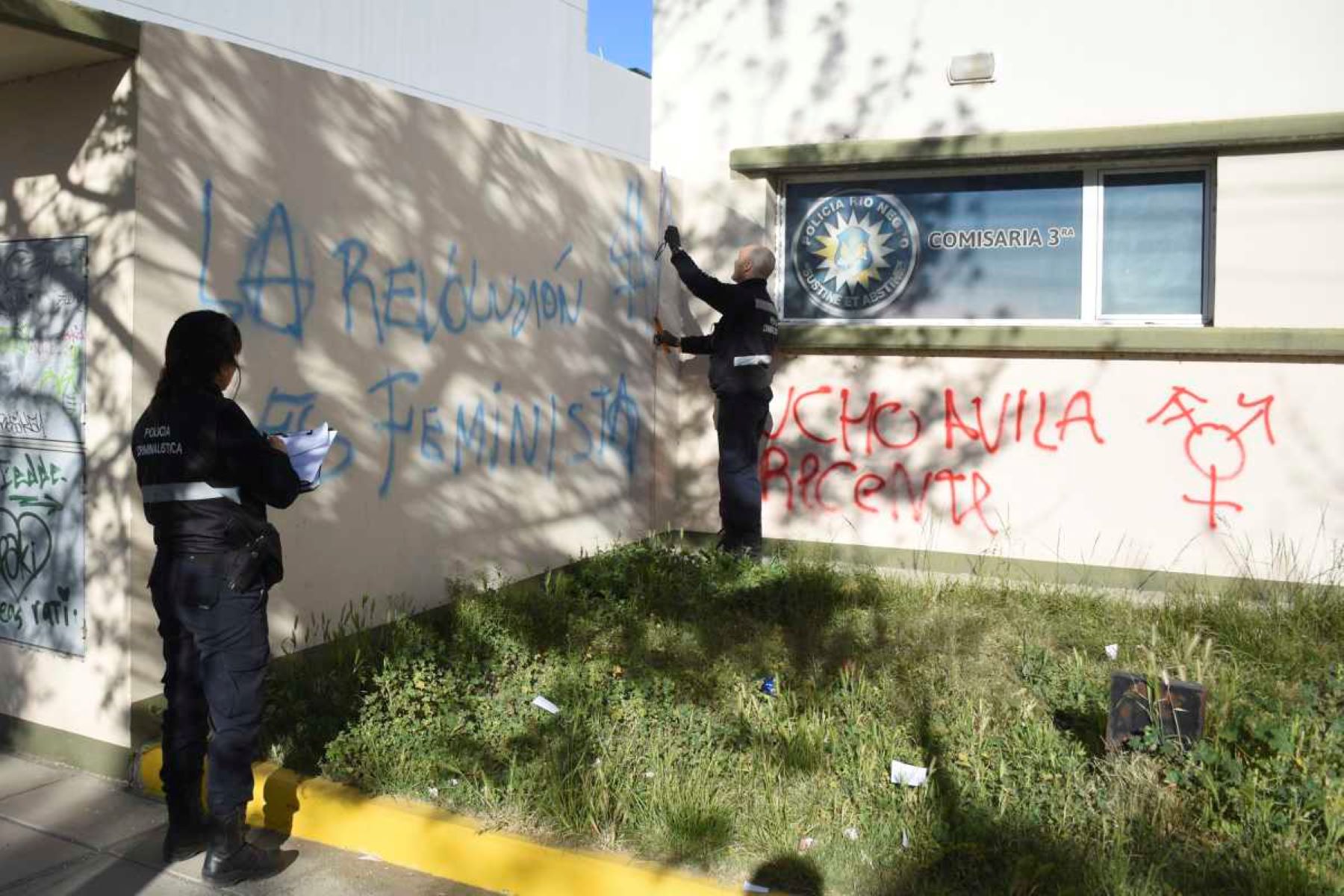 Quién es uno de los prófugos del vuelco en Roca, luego de una ...