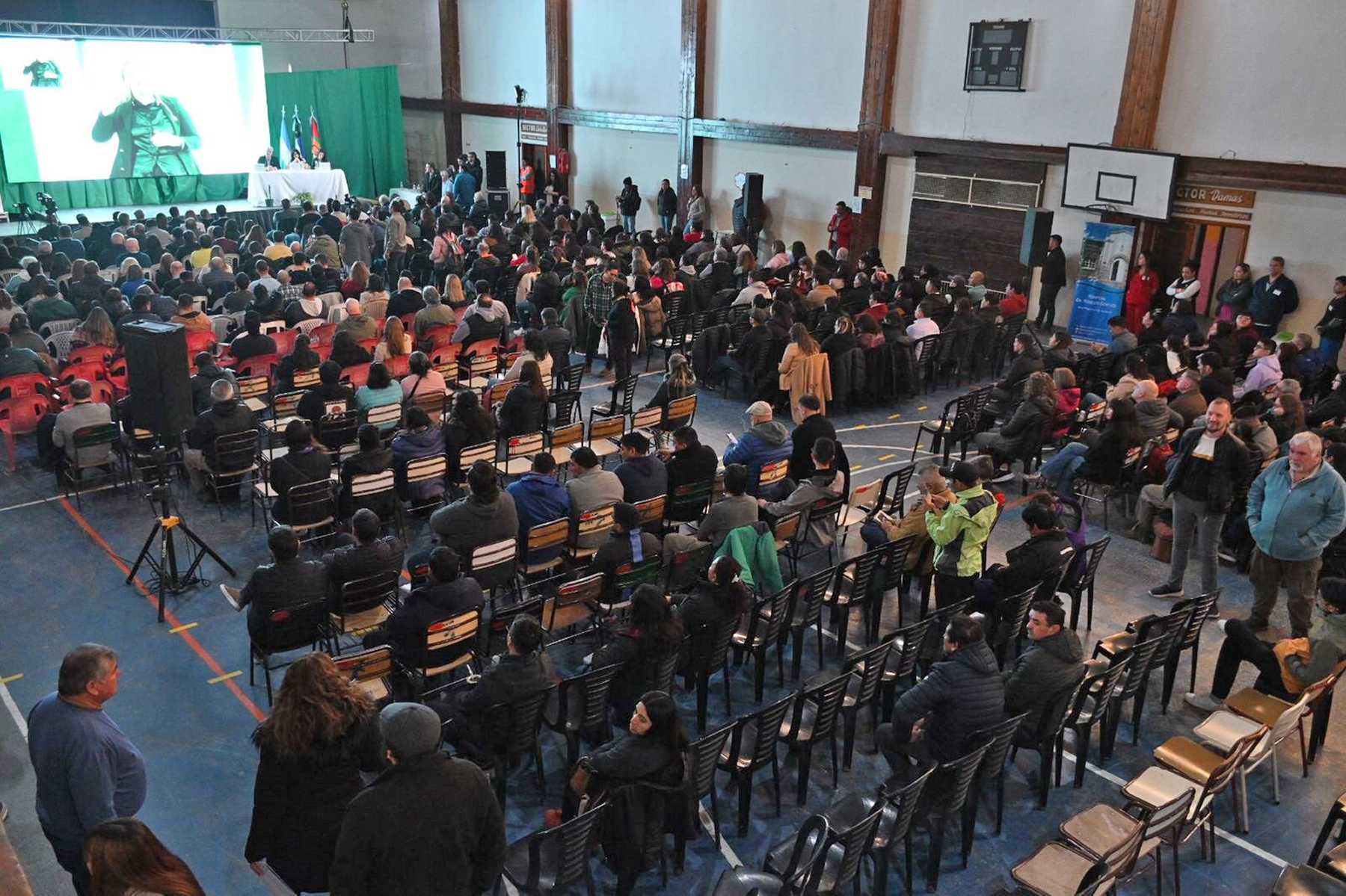 Tras 11 horas, terminaron las exposiciones en la audiencia pública por ...