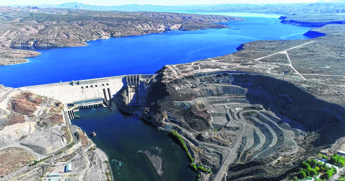 El futuro de las represas de los ríos Neuquén y Limay navega en la ...