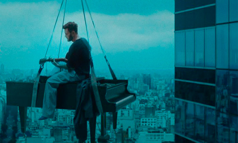 El impactante nuevo videoclip de Axel - Diario Río Negro