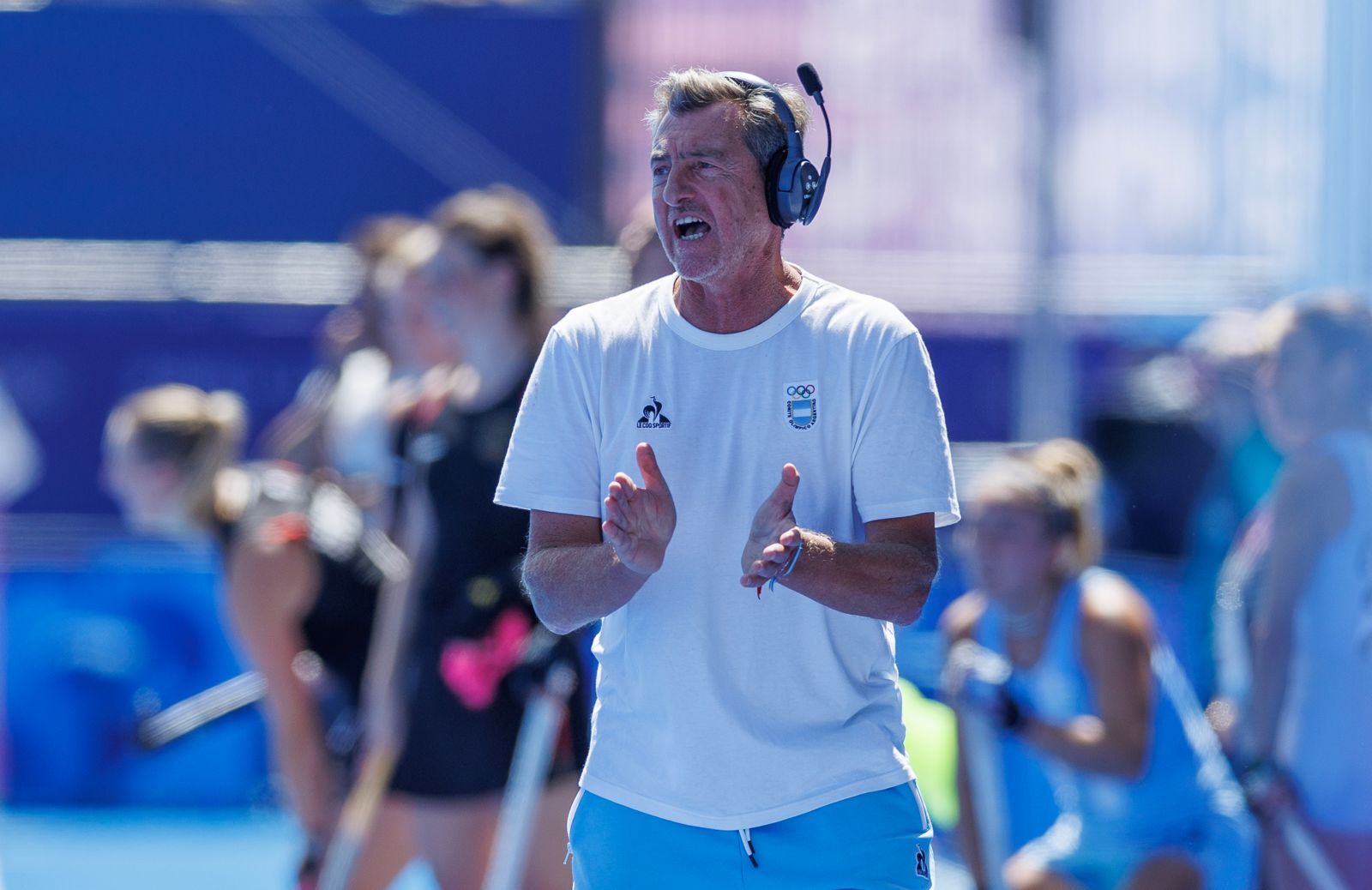 Fernando Ferrara, DT de Las Leonas: «Las chicas merecían esa medalla ...