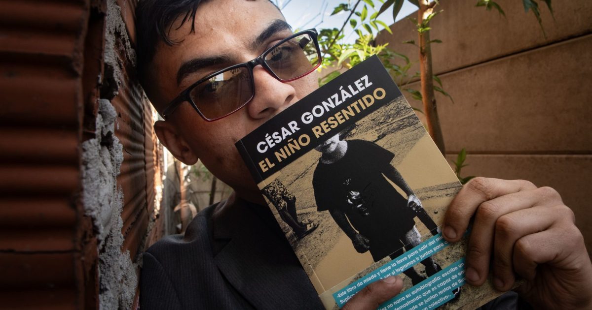 César González, de pibe chorro a escritor famoso, abre la Feria del ...