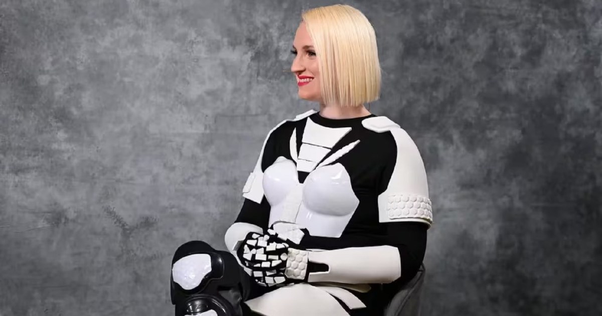 La chica robot es de Neuquén: quién es Rouse, la abogada que vive como «robot humanoide ...