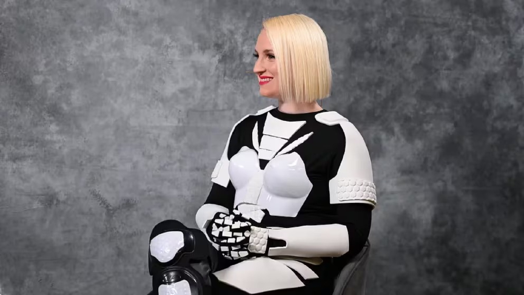 La chica robot es de Neuquén: quién es Rouse, la abogada que vive como «robot humanoide ...