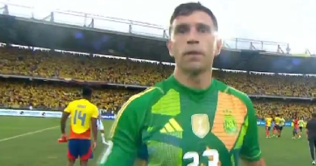 El enojo del camarógrafo que recibió el manotazo de Dibu Martínez: «me dio mucha rabia» - Diario ...