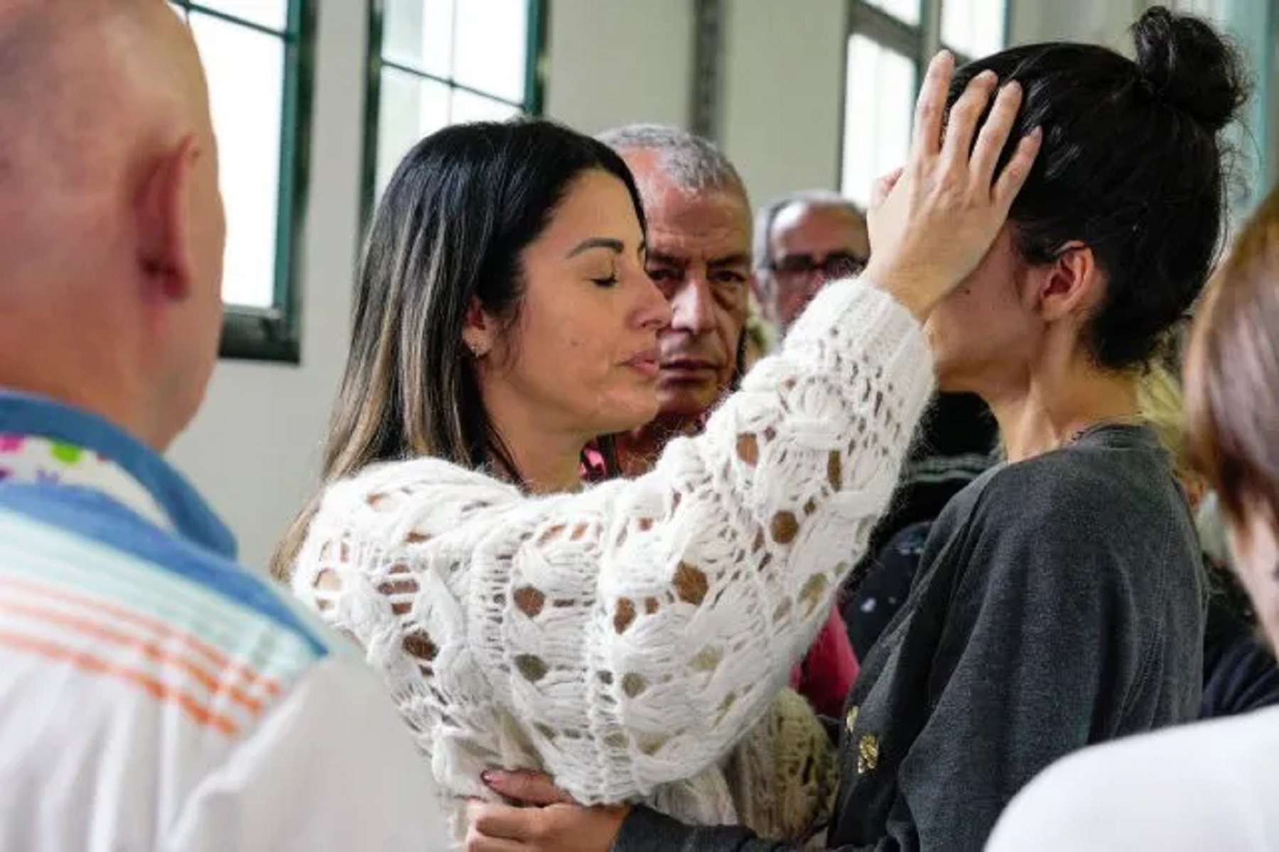 Escándalo con la sanadora Leda Bergonzi: fue expulsada de la Iglesia ...