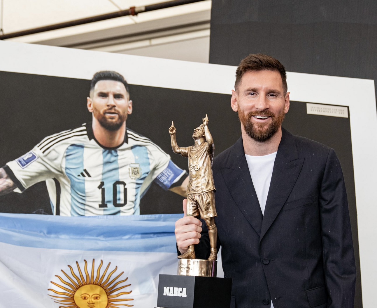 Messi recibió un premio por ser el futbolista con más títulos en la ...