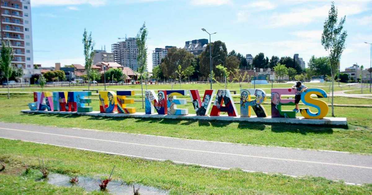 Desconcierto por el retiro de las letras del parque Jaime de Nevares en ...
