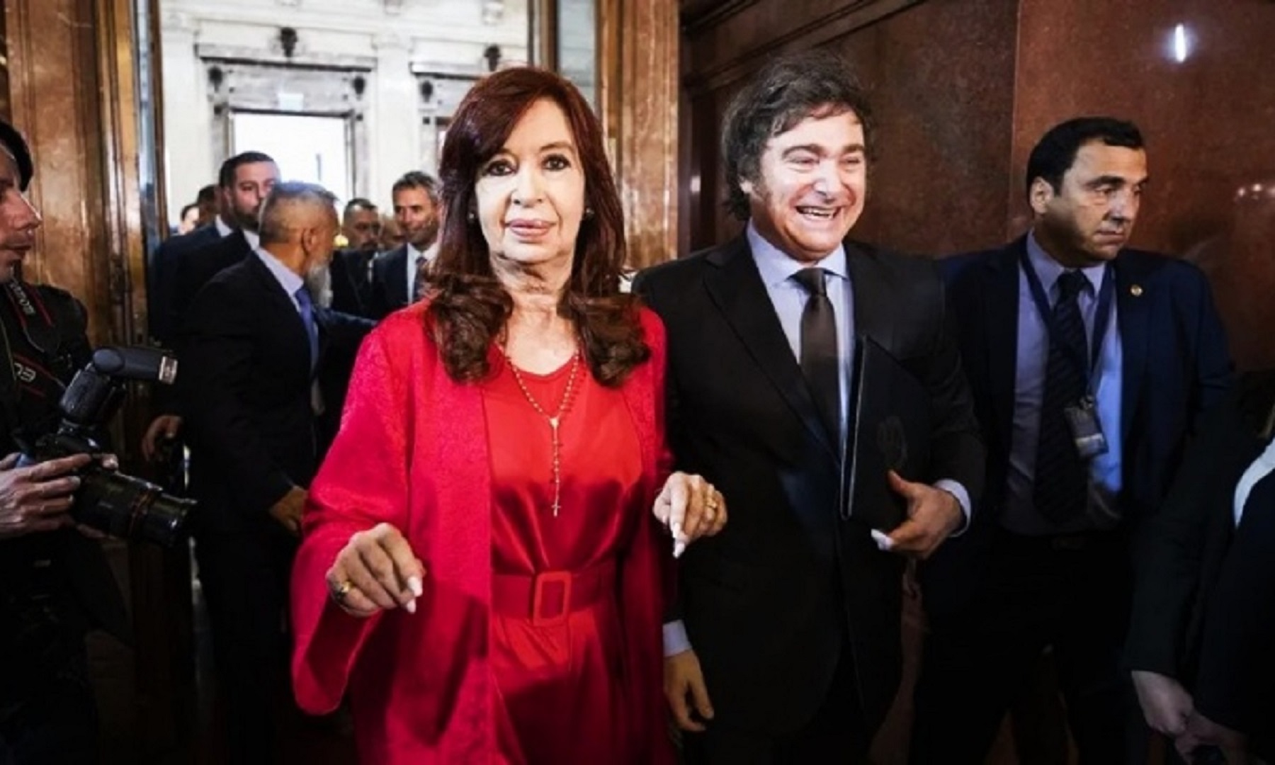 «Corriste»: Javier Milei, bloqueado por Cristina Kirchner tras celebrar ...