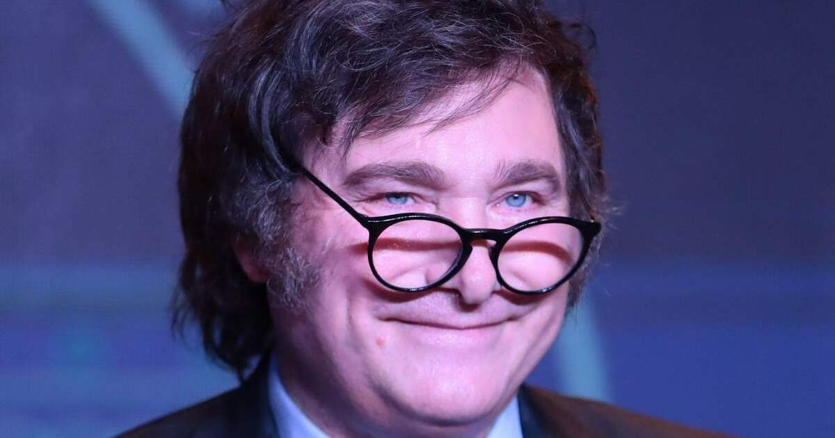 Javier Milei se autorizó a sí mismo a viajar fuera del país por la ...