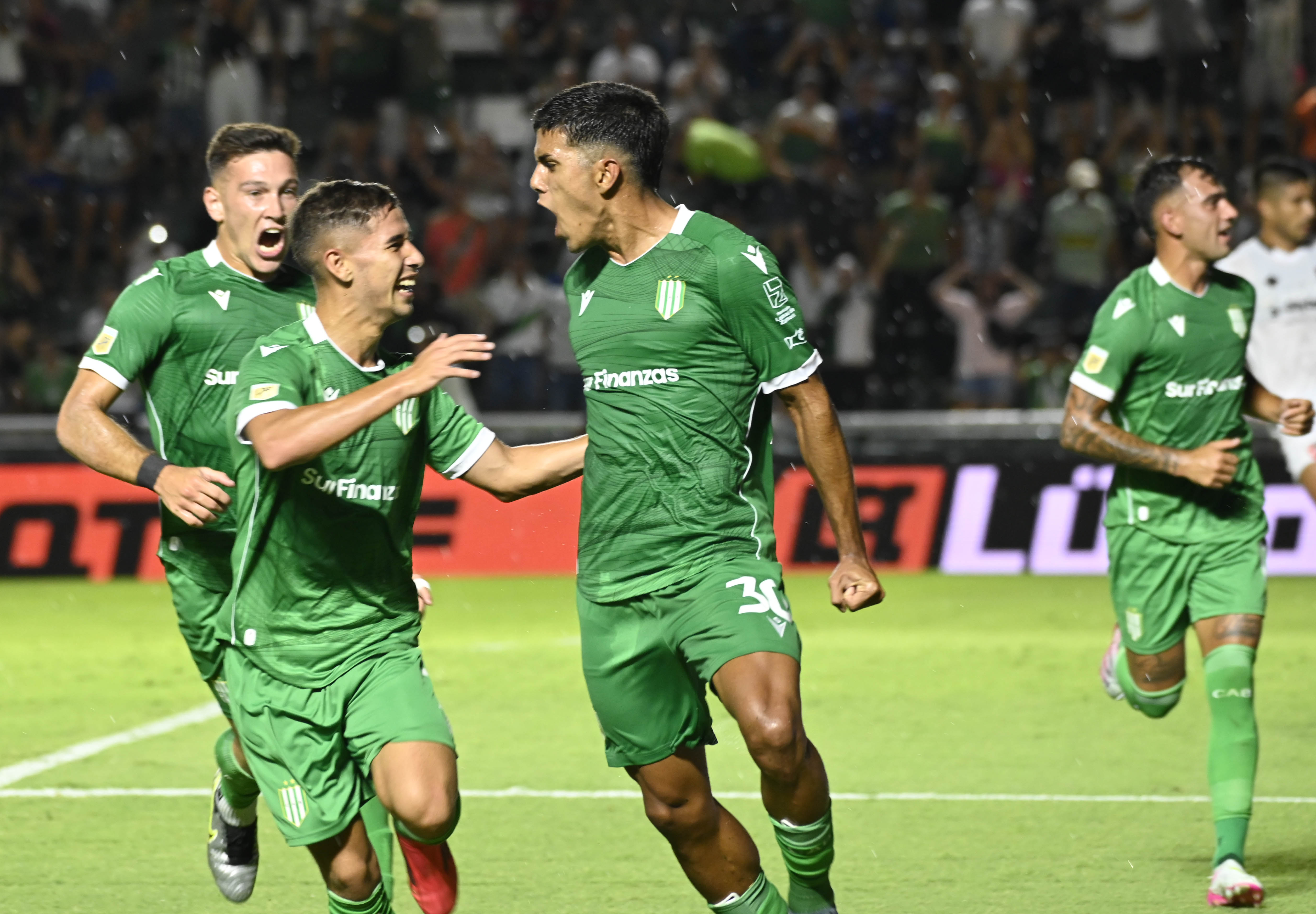 Nasif brilló en la goleada de Banfield a Newell’s y explicó su salida de River: «El plantel está ...