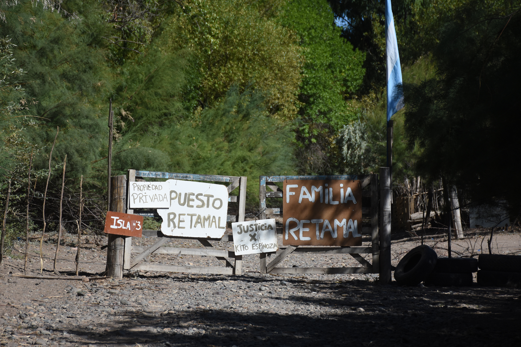 Video | Río bloqueado en Cipolletti, crianceros versus Rodrigo Buteler ...