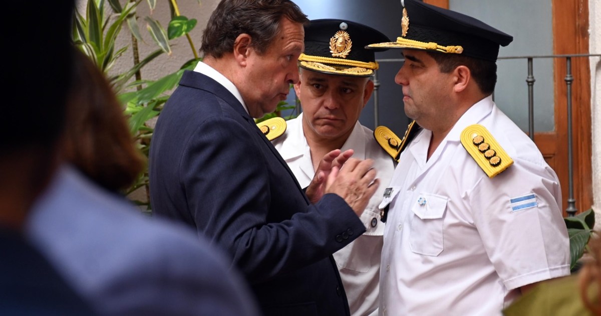 El gobernador Weretilneck puso en funciones al nuevo jefe de la Policía ...