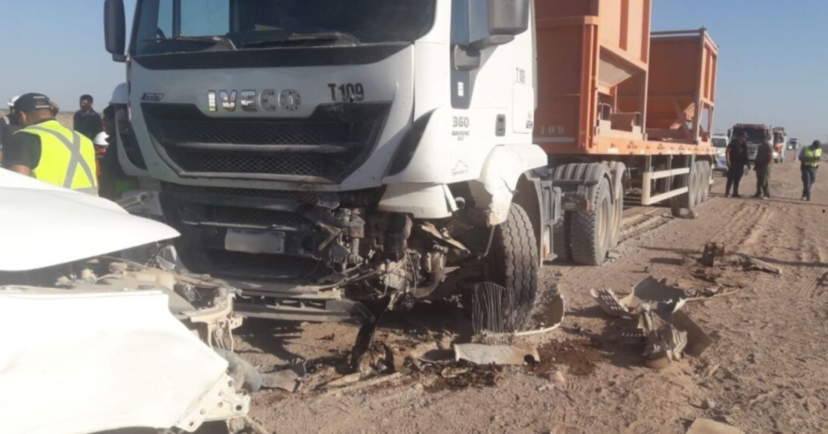 Fuerte choque en Ruta 8, en San Patricio del Chañar: un petrolero ...