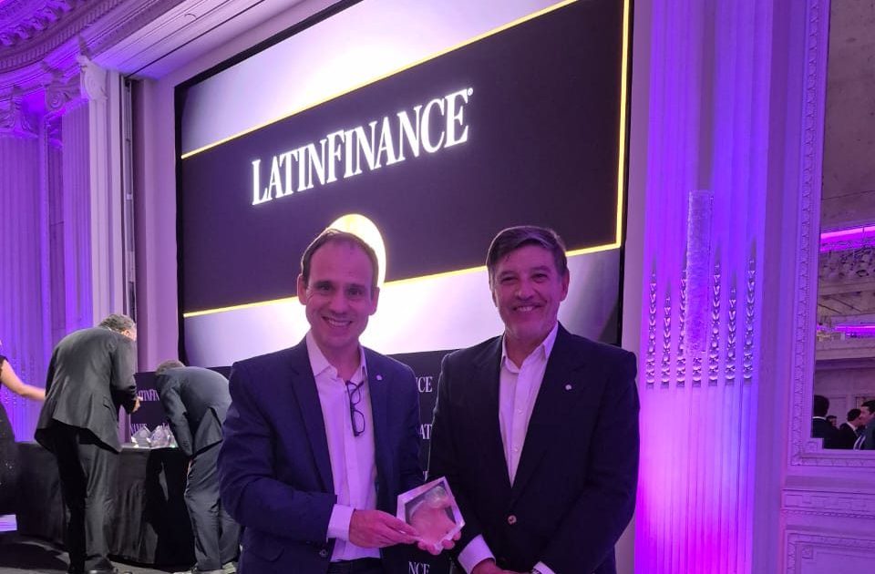 Premiaron a una transportista de gas por la exitosa emisión de un bono - Diario Río Negro