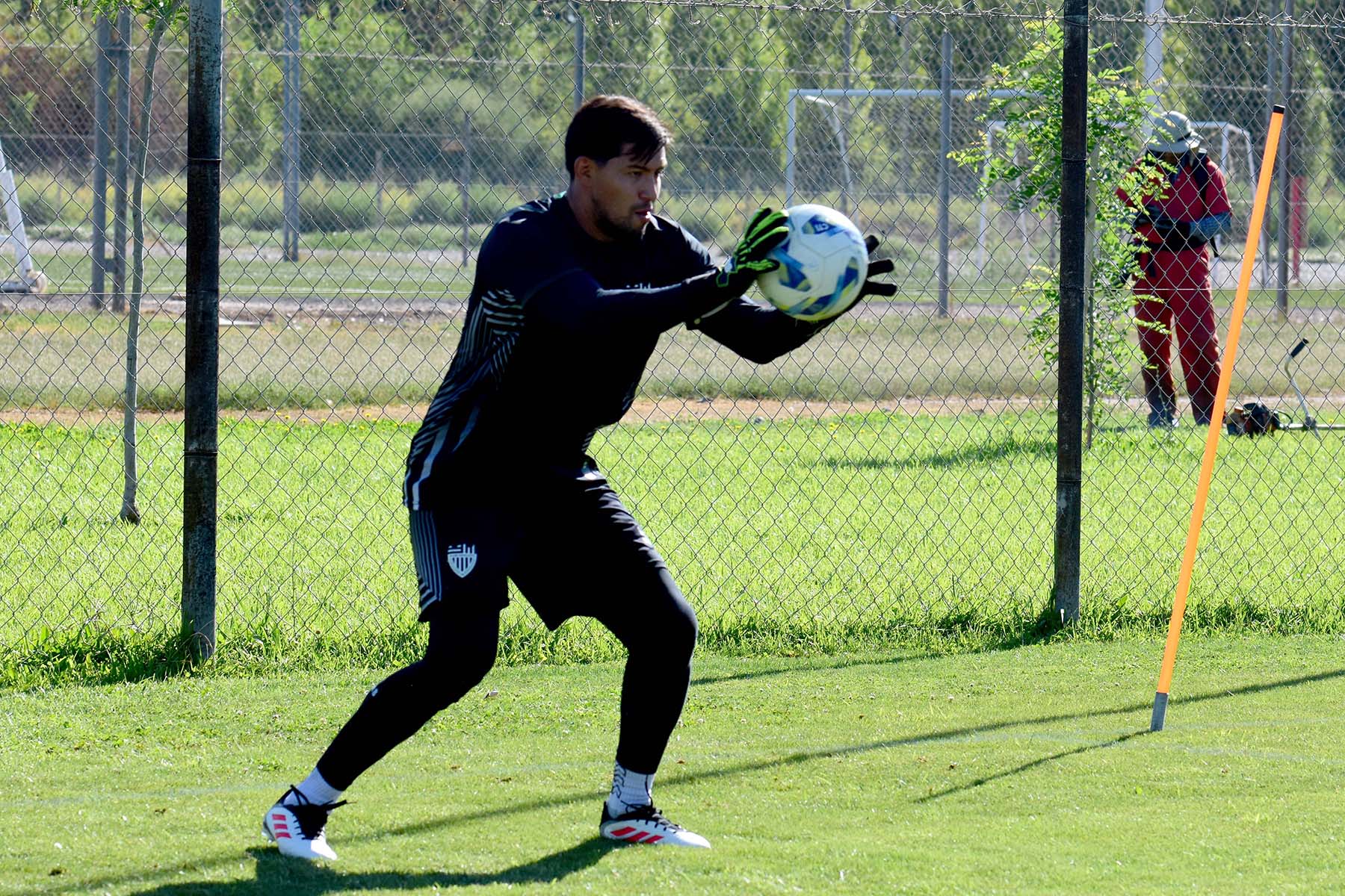 Con Facundo Crespo y Alex Verón, el arco no es un problema para Cipolletti - Diario Río Negro