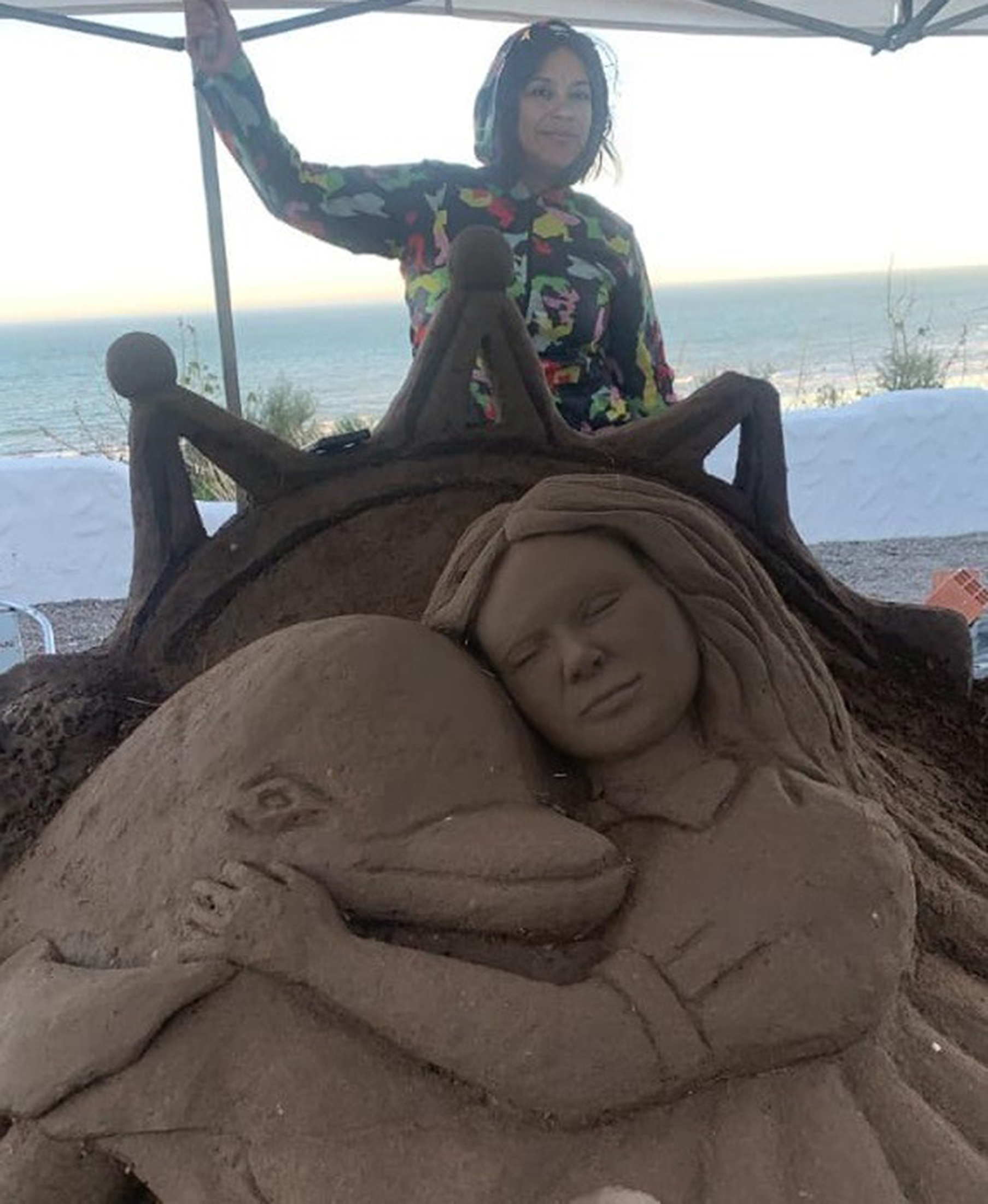 Primer Festival de Arte con Arena: quieren hacer el dibujo más largo ...