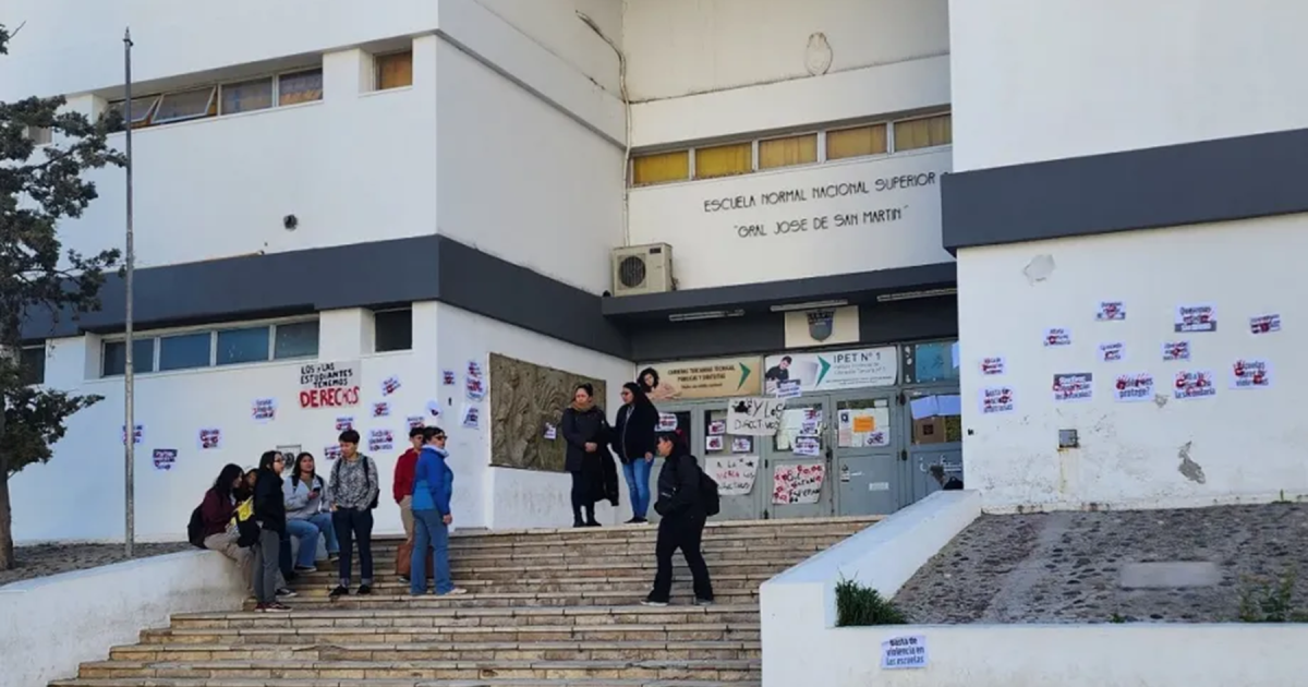 El insólito motivo por el que le pegaron a las docentes de Neuquén ...
