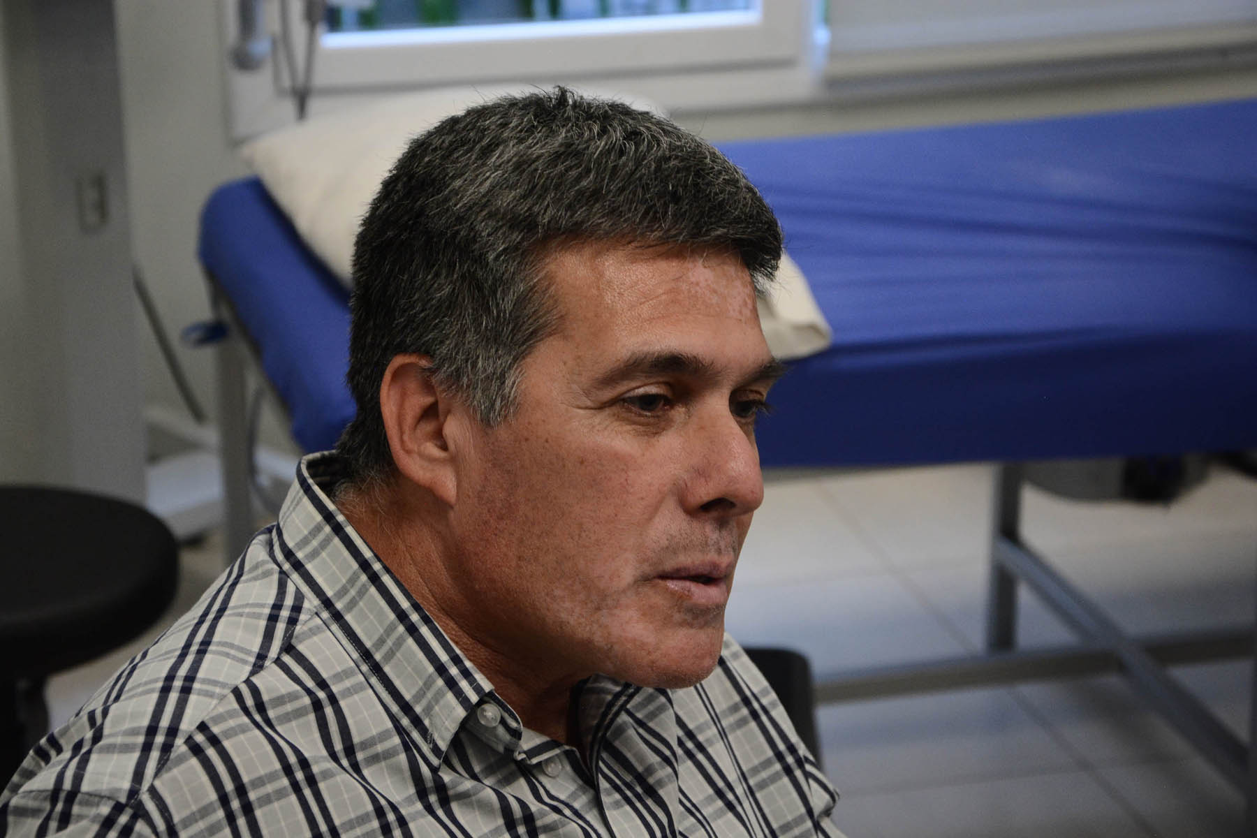 Una vida marcada por el dolor: luego de cinco cirugías busca esperanza ...