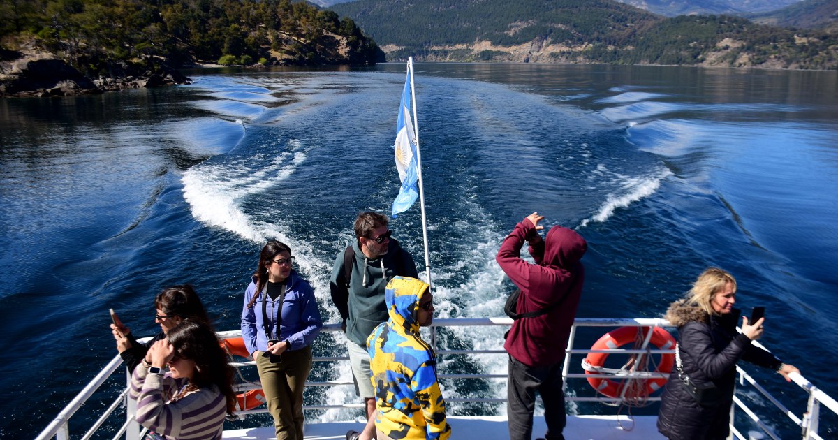 De San Martín de los Andes a Quila Quina en catamarán: un paseo para ...
