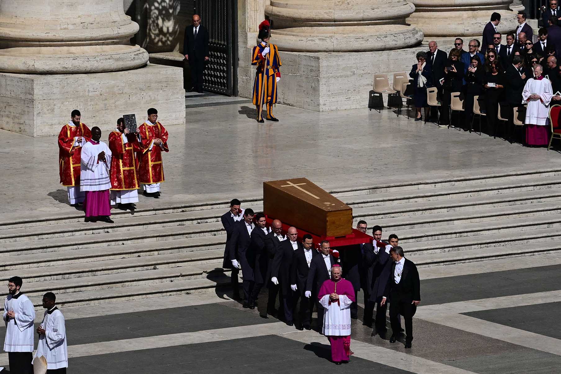 En 22 fotos, el emotivo adiós al papa Francisco: el funeral, el ...
