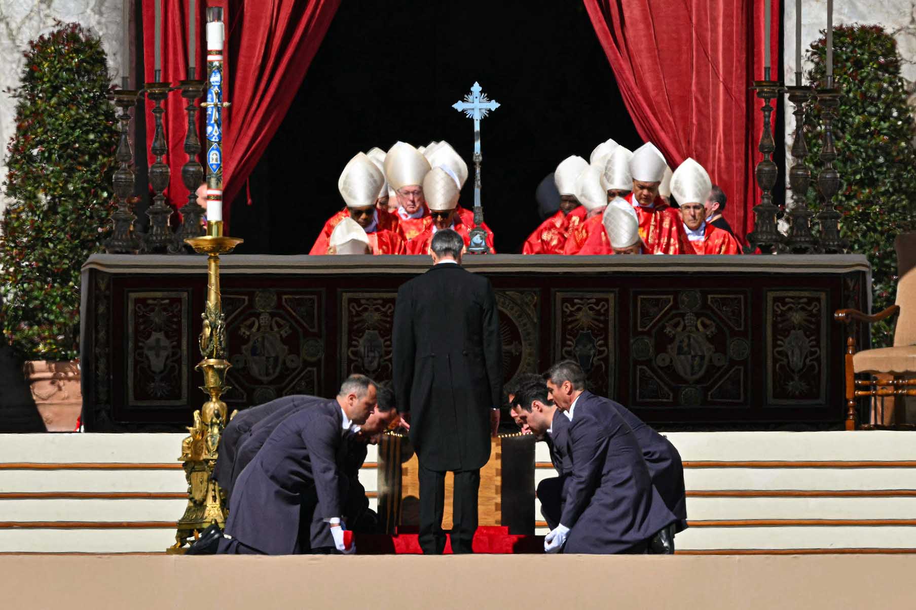 En 22 fotos, el emotivo adiós al papa Francisco: el funeral, el ...