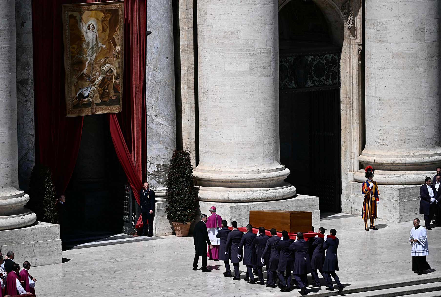 En 22 fotos, el emotivo adiós al papa Francisco: el funeral, el ...