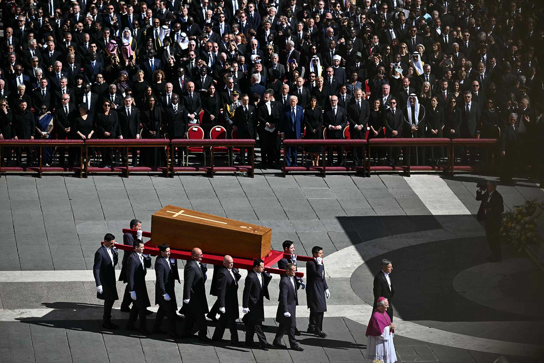 En 22 fotos, el emotivo adiós al papa Francisco: el funeral, el ...