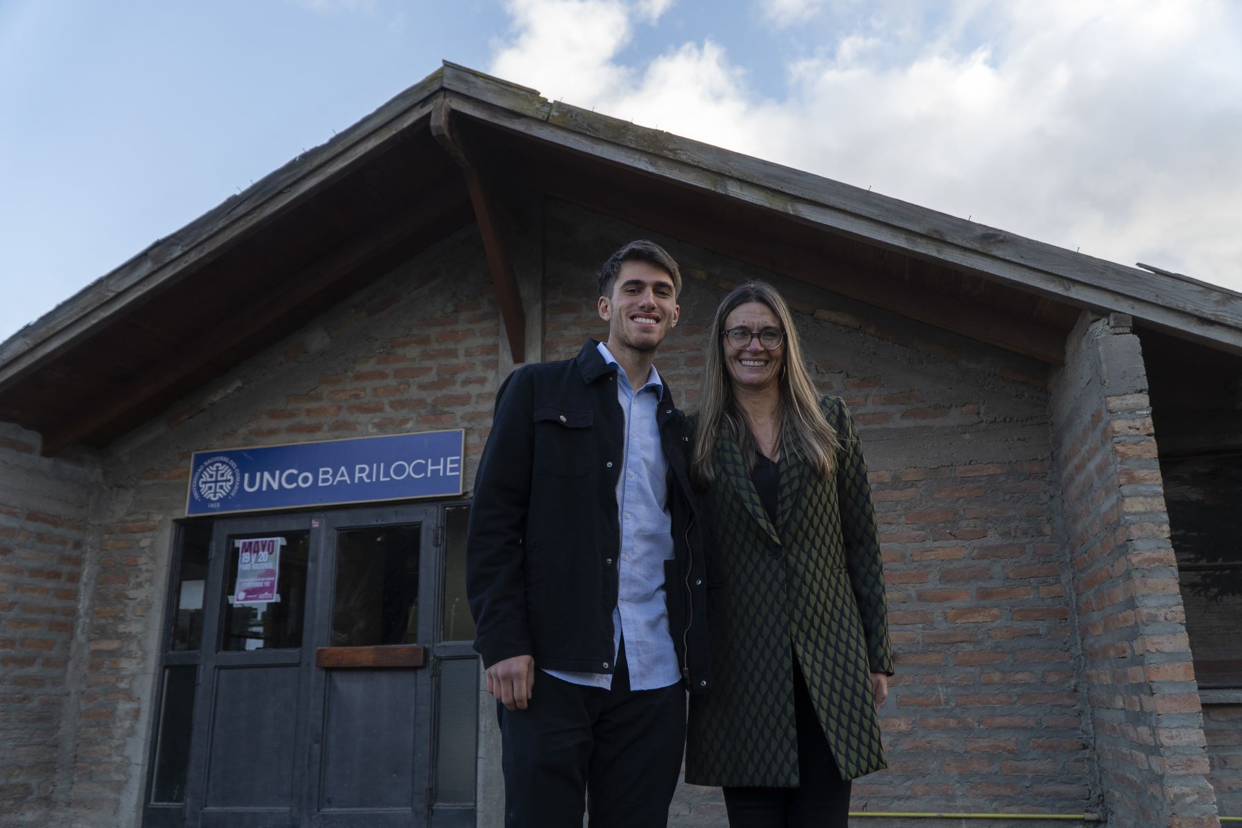 Juntos, una madre y su hijo de Villa La Angostura egresaron de la ...