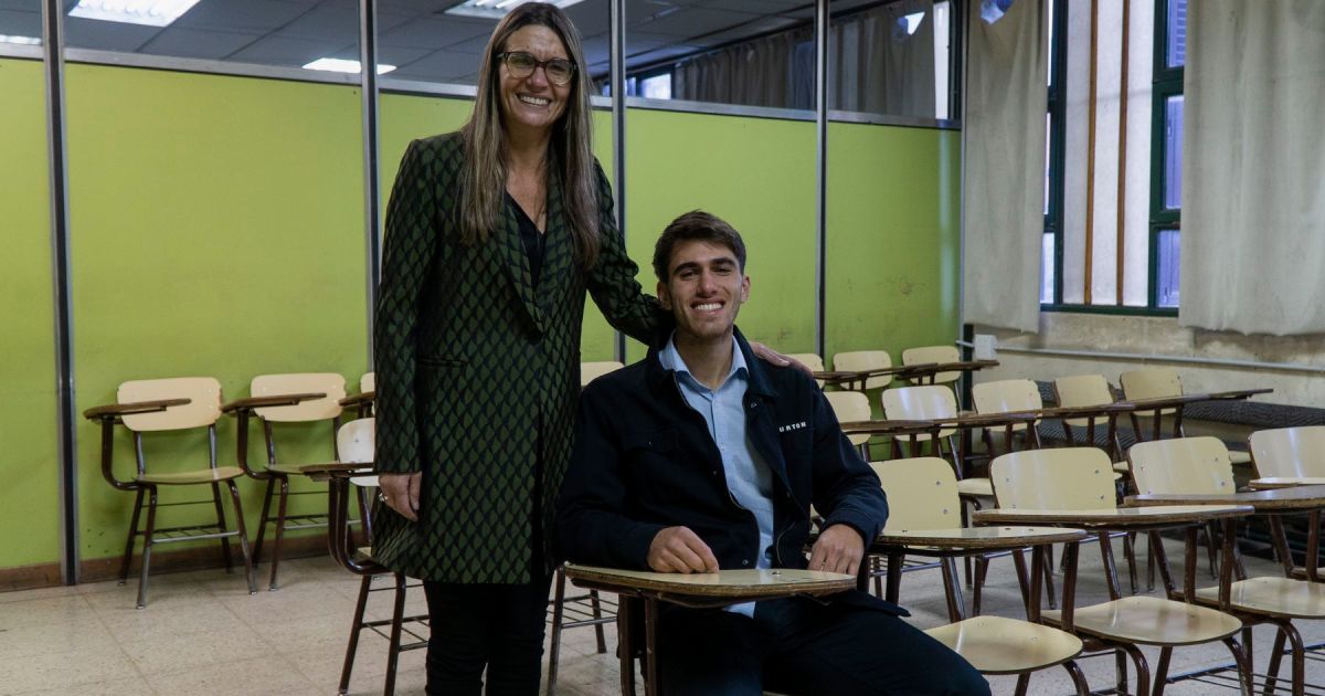 Juntos, una madre y su hijo de Villa La Angostura egresaron de la ...