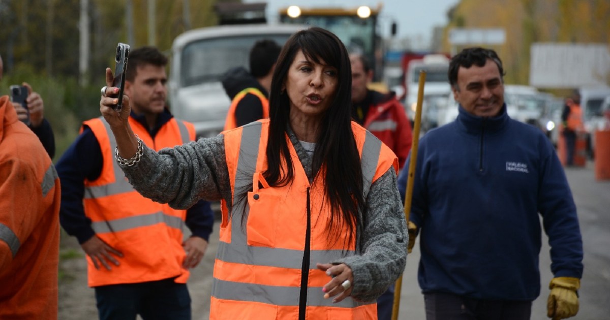 Lorena Villaverde mostró trabajos en la Ruta 22 en Roca y cargó contra ...