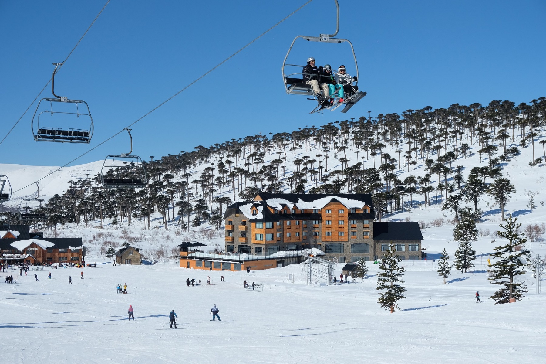 Esquiar en Caviahue en vacaciones de invierno: nieve, relax y aventura ...