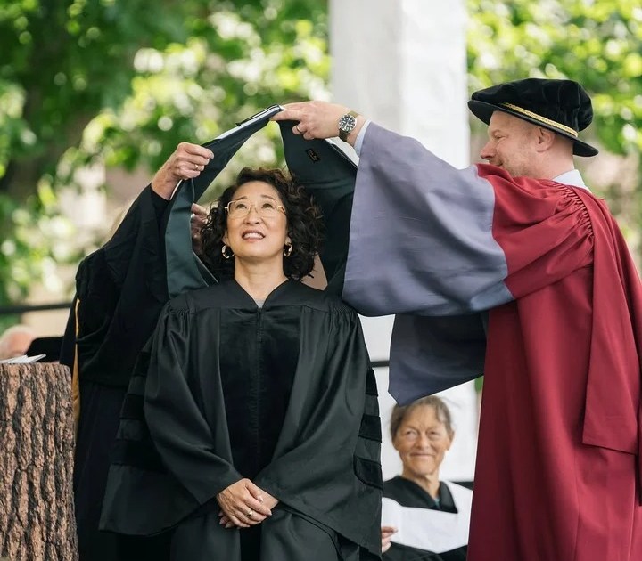 Ahora sí es la Dra Yang: Sandra Oh recibió un doctorado honorífico y ...