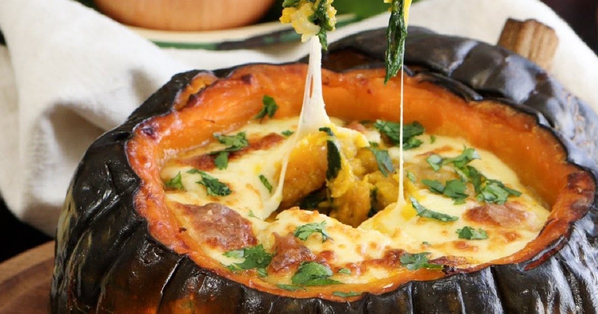 Zapallo relleno al horno con queso gratinado ideal para un día frío ...