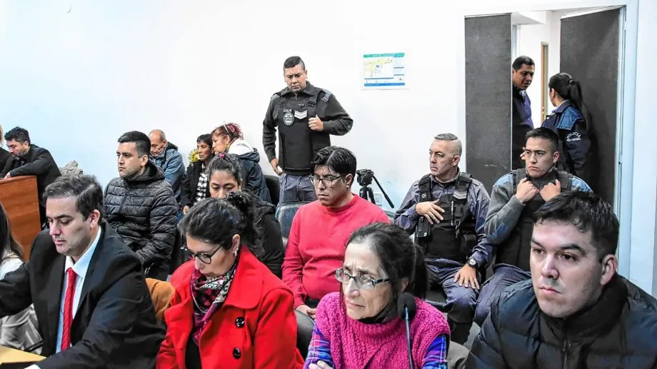 Condenan a prisión perpetua a tres policías por la tortura seguida de ...