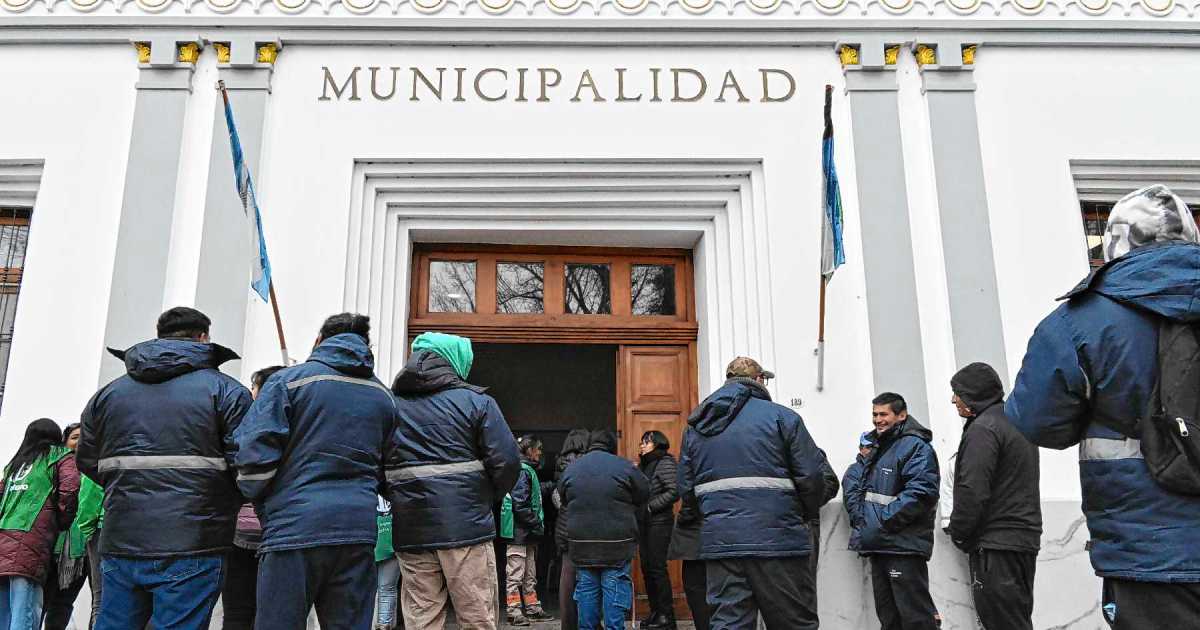 Recrudece el conflicto en Allen: los gremios inician paro por tiempo ...