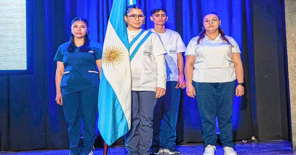 Daniela, nueva enfermera en Roca se graduó con el mejor promedio y ...